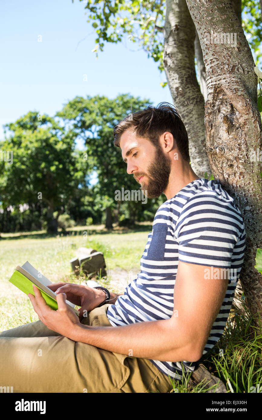 Reading a book at the park hi-res stock photography and images - Alamy