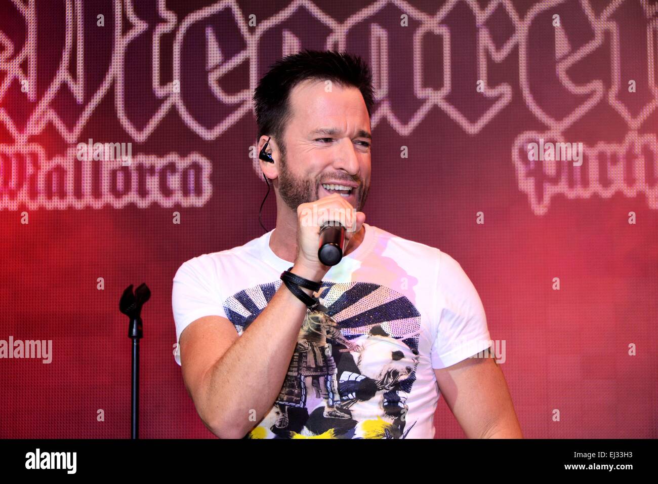 Michael Wendler performing live in Mallorca for the first time in two ...