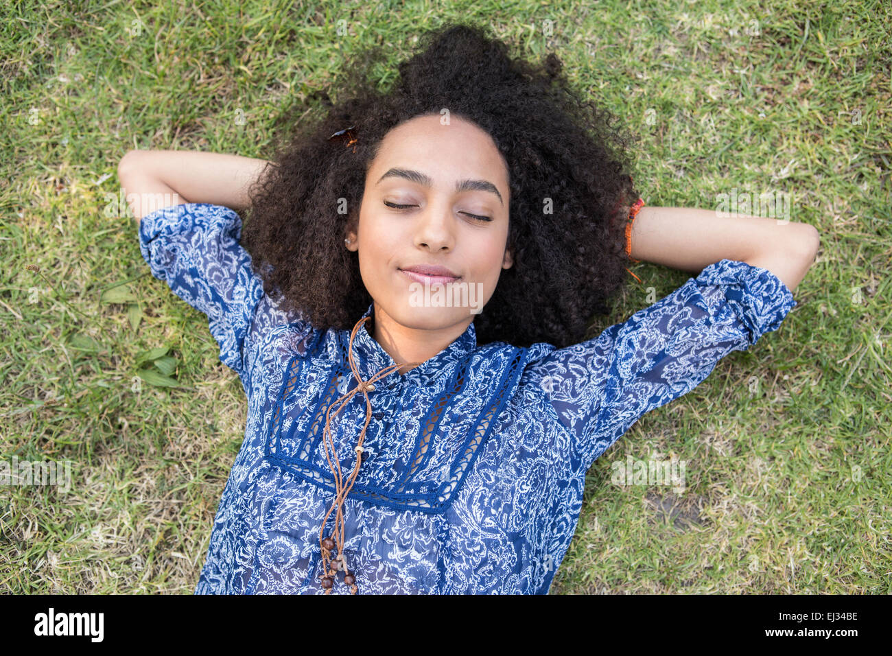 Pretty young woman in casual hi-res stock photography and images - Alamy