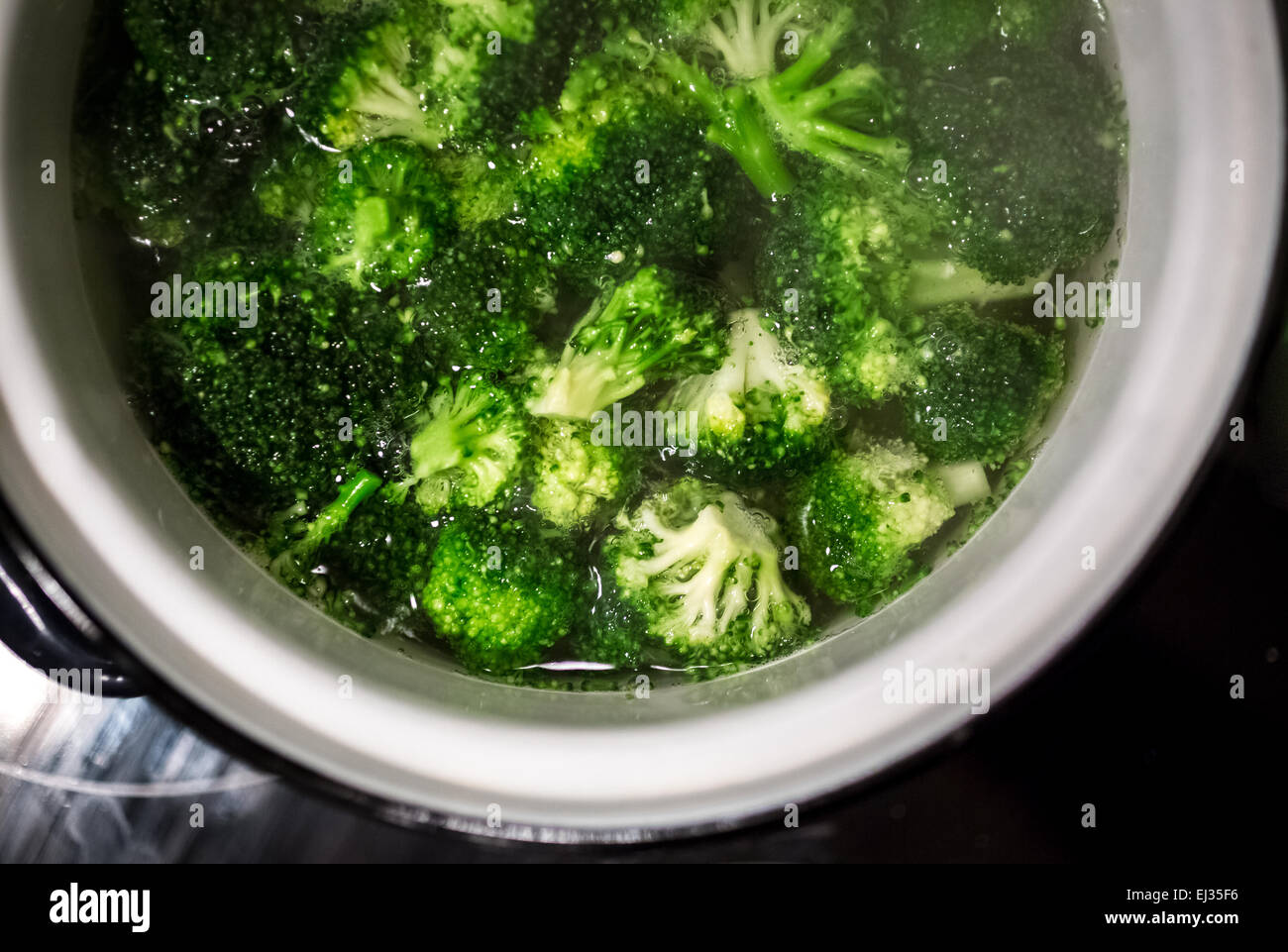 Broccoli boiling in pot hi-res stock photography and images - Alamy