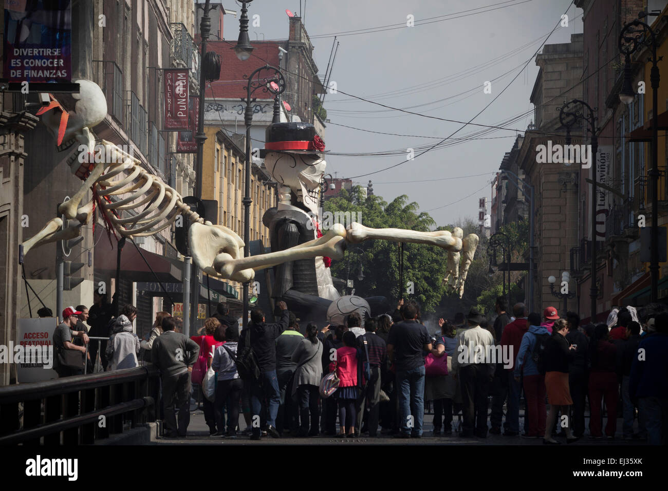 James bond 20 hi-res stock photography and images - Alamy