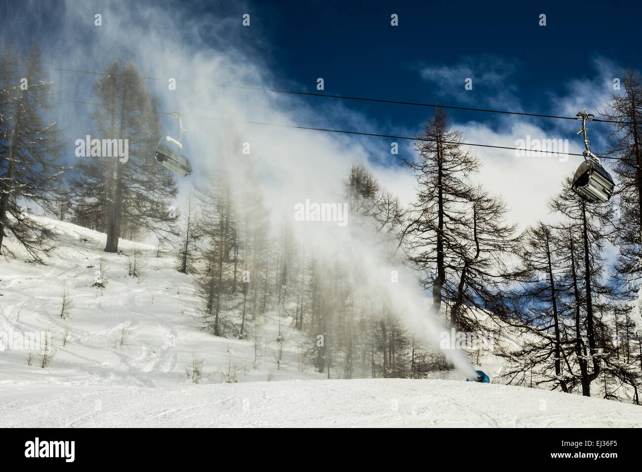 Snow machine gun Stock Photo - Alamy