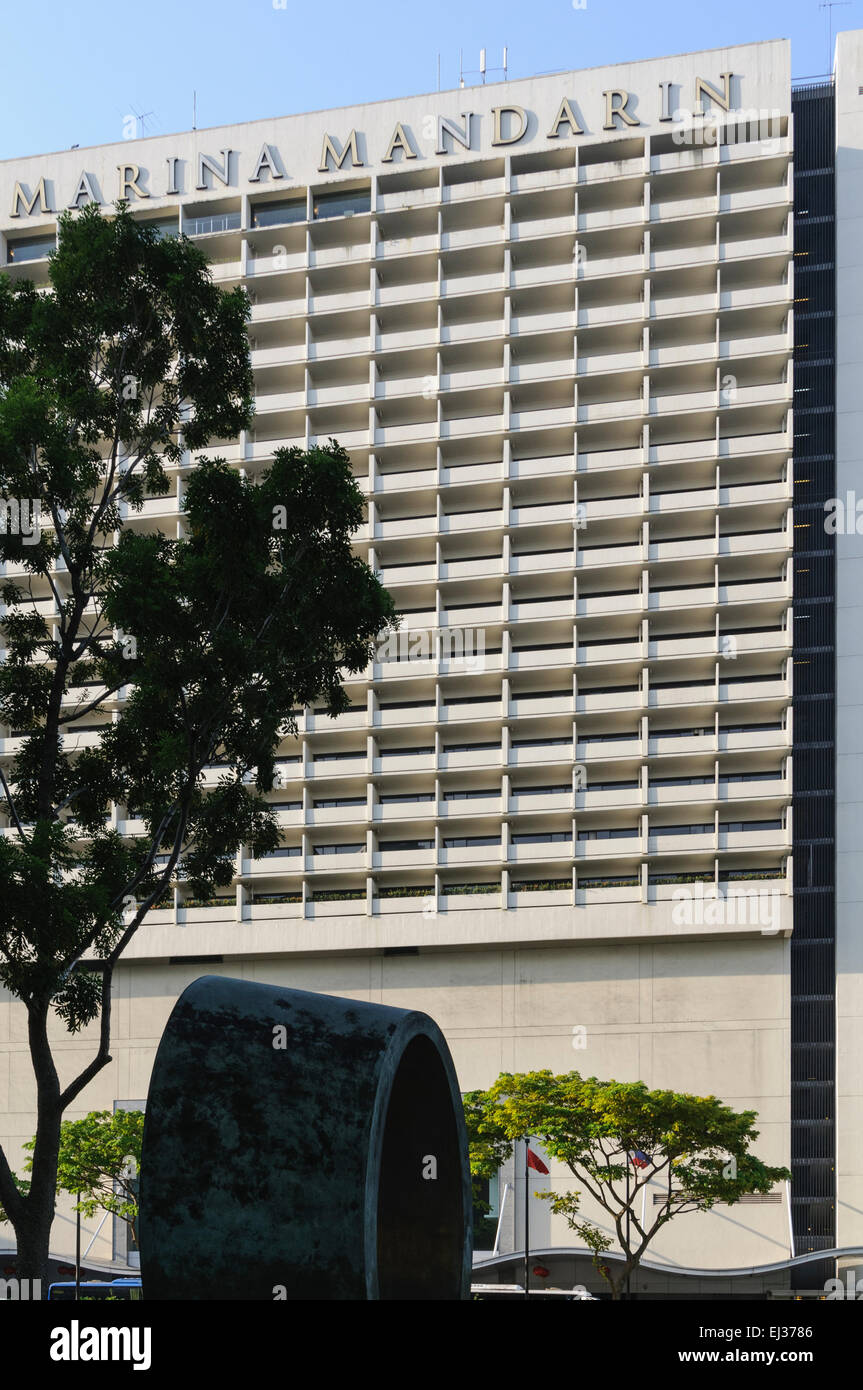 Singapore Marina Mandarin hotel Stock Photo - Alamy