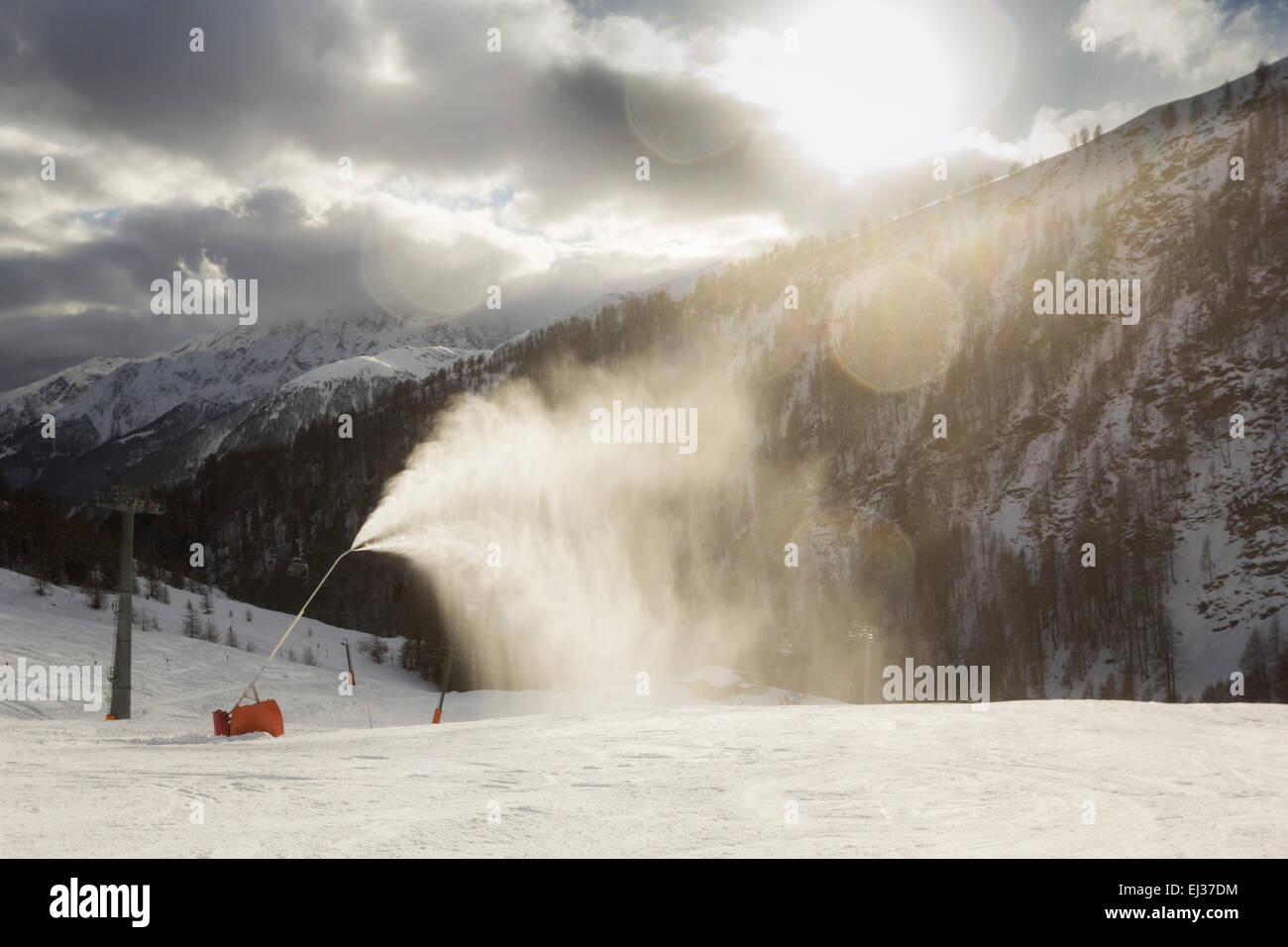 Snow machine gun Stock Photo - Alamy