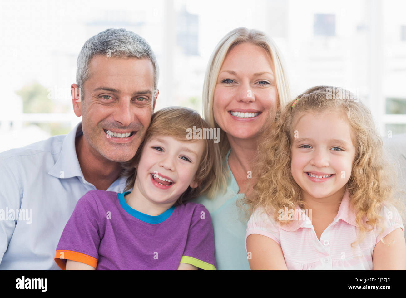 Family smiling at home hi-res stock photography and images - Alamy