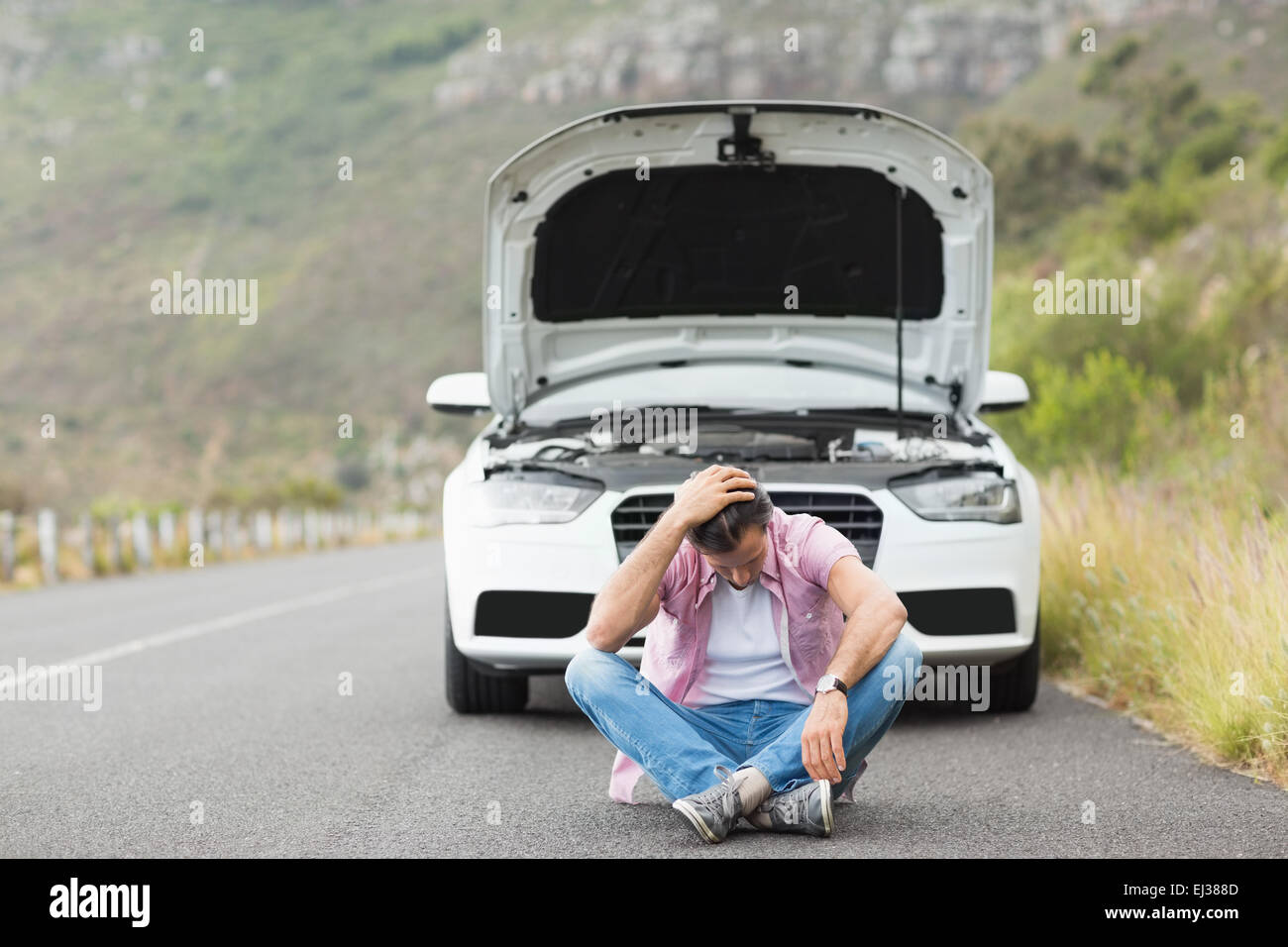 Car broken down side of the road hi-res stock photography and images ...