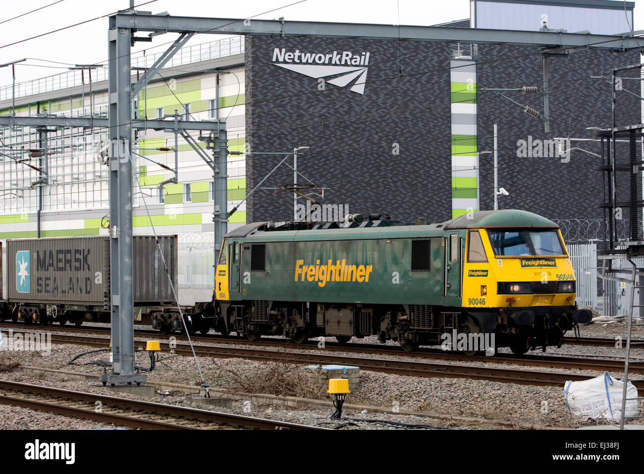 Class 90 train hi-res stock photography and images - Alamy