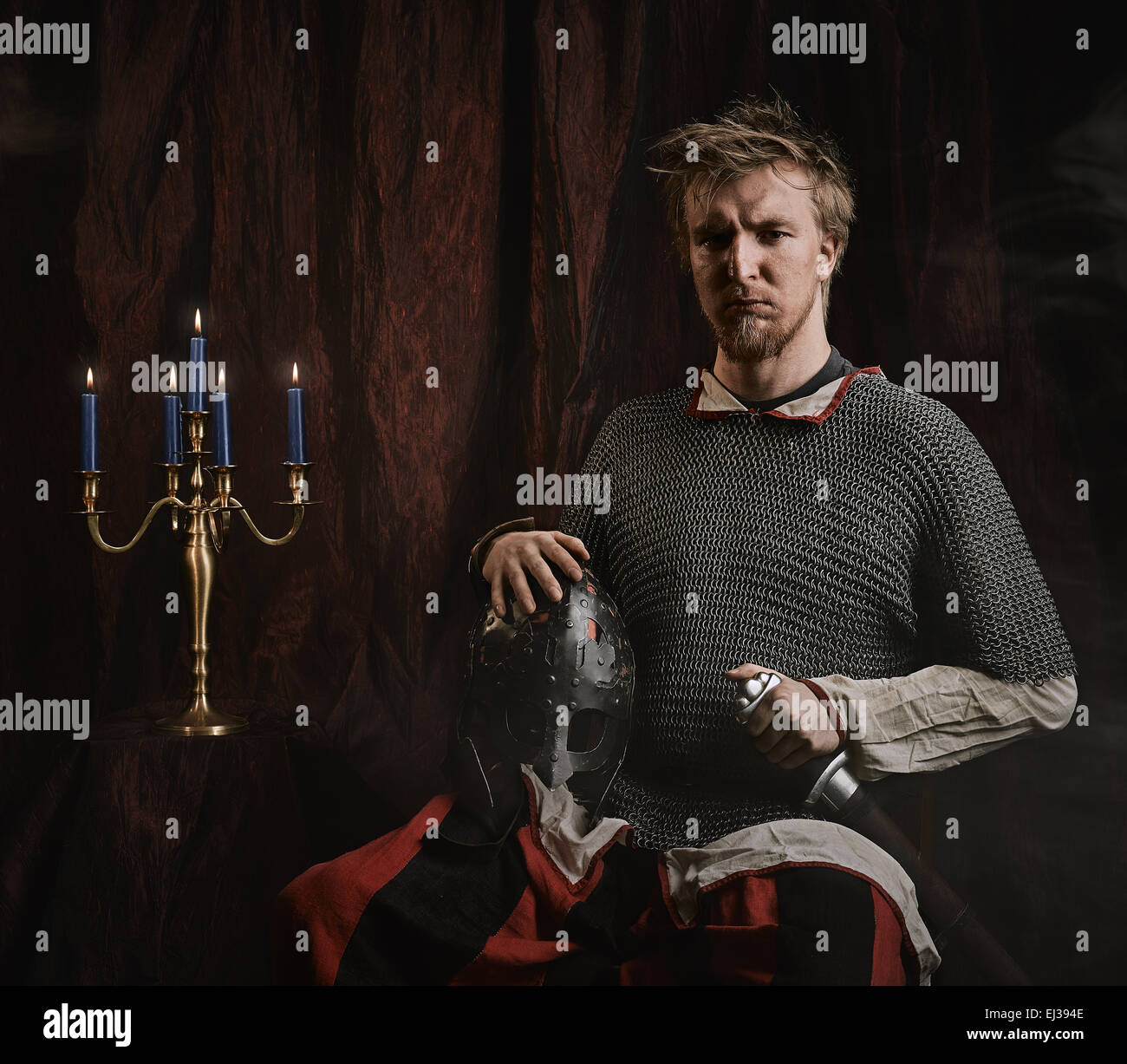 Knight wearing chain mail hi-res stock photography and images - Alamy