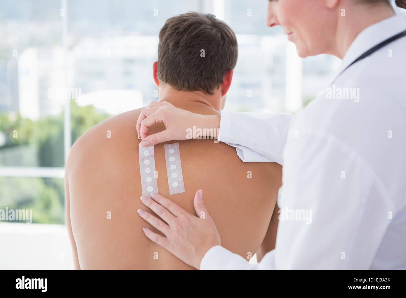 Doctor doing skin test to her patient Stock Photo - Alamy