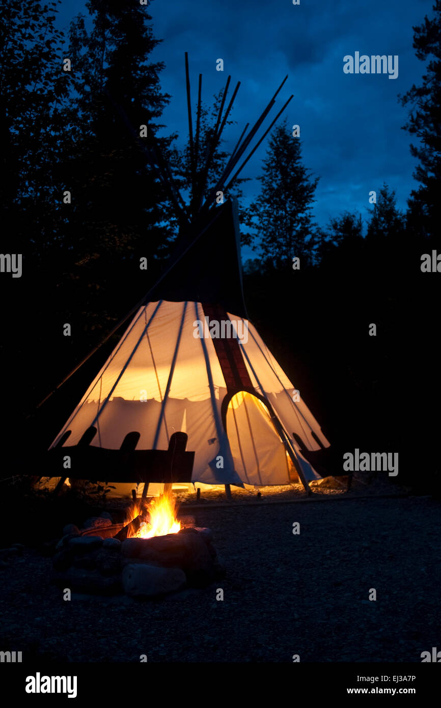 Teepee fire hi-res stock photography and images - Alamy