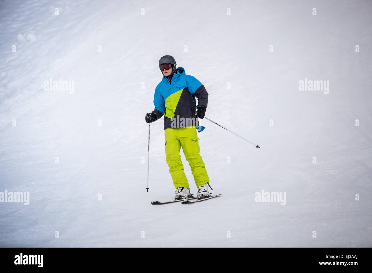 Professional skier riding the downhill on ski resort Stock Photo - Alamy