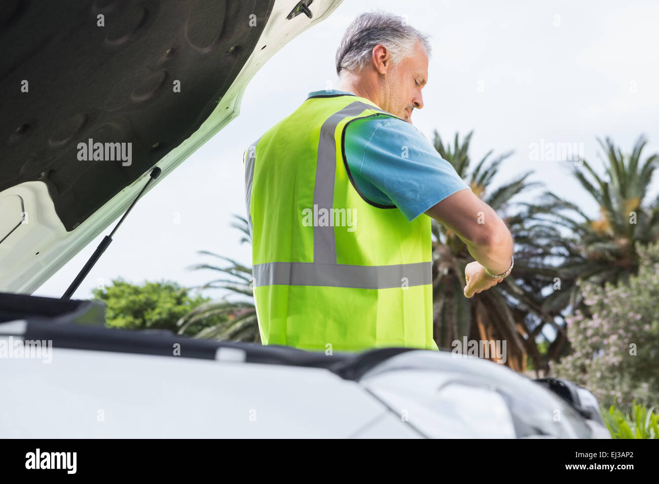 Man checking watch hi-res stock photography and images - Alamy