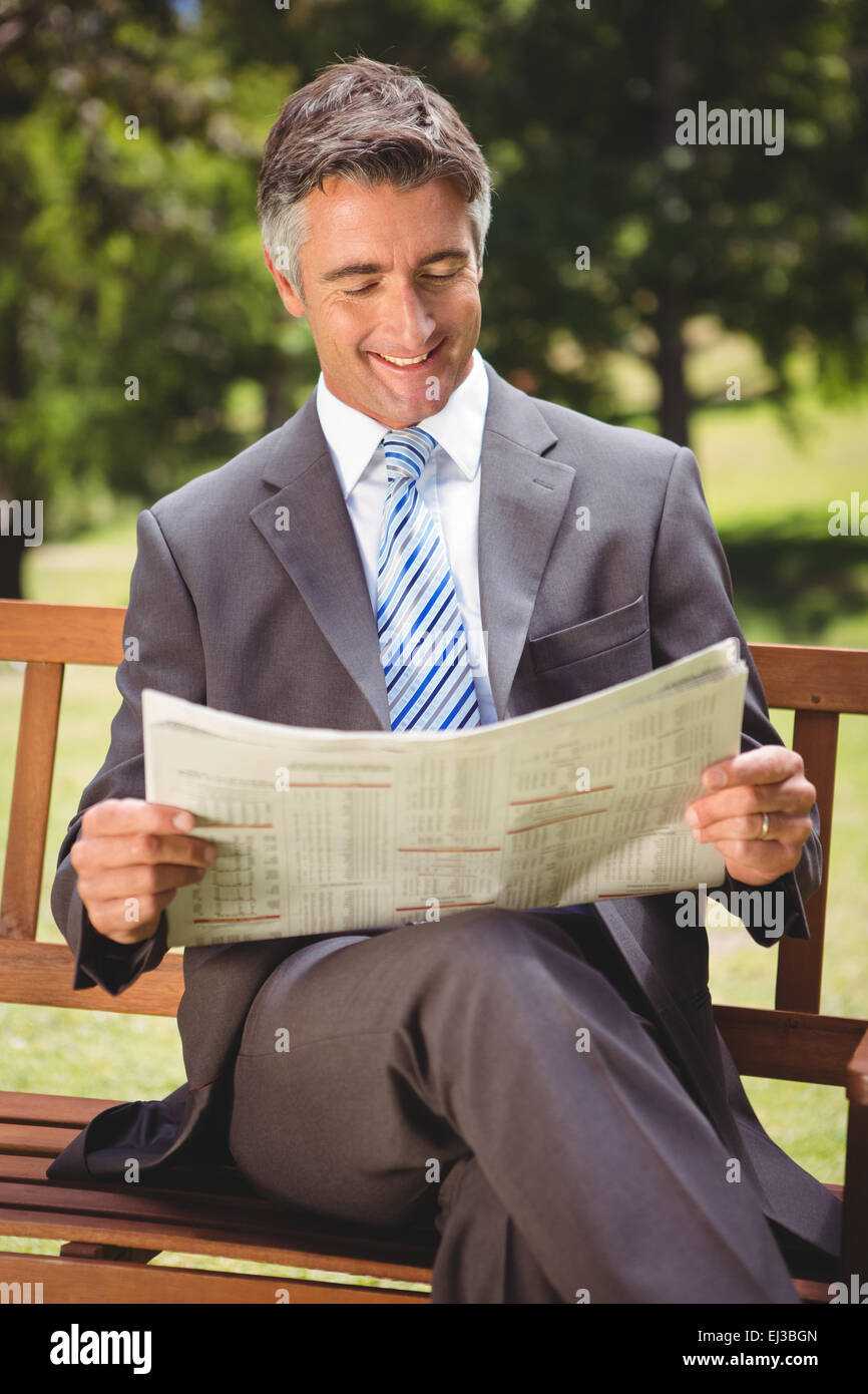 Man sitting sunshine reading newspaper hi-res stock photography and ...