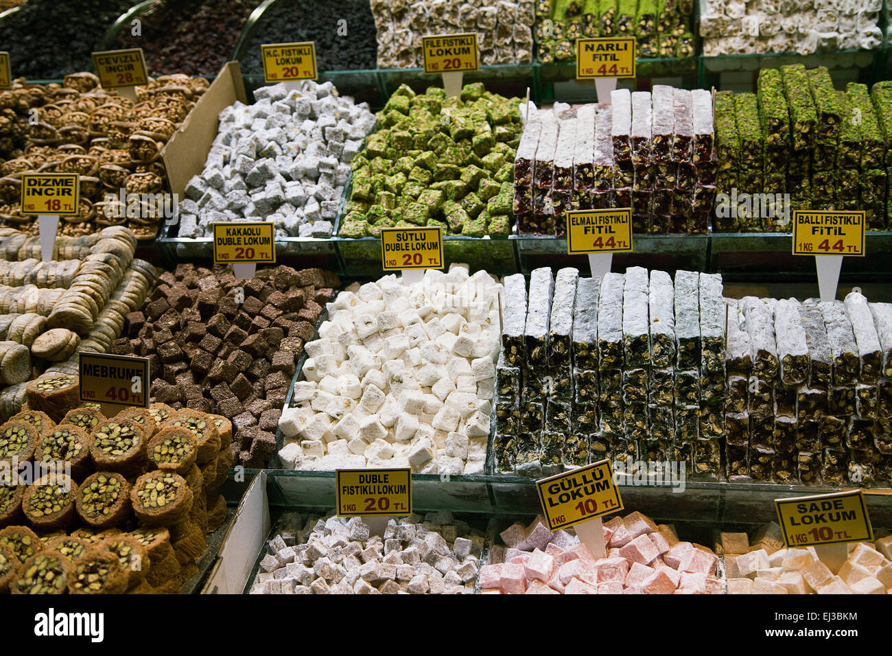 Various turkish sweets in a market in Istanbul Stock Photo - Alamy