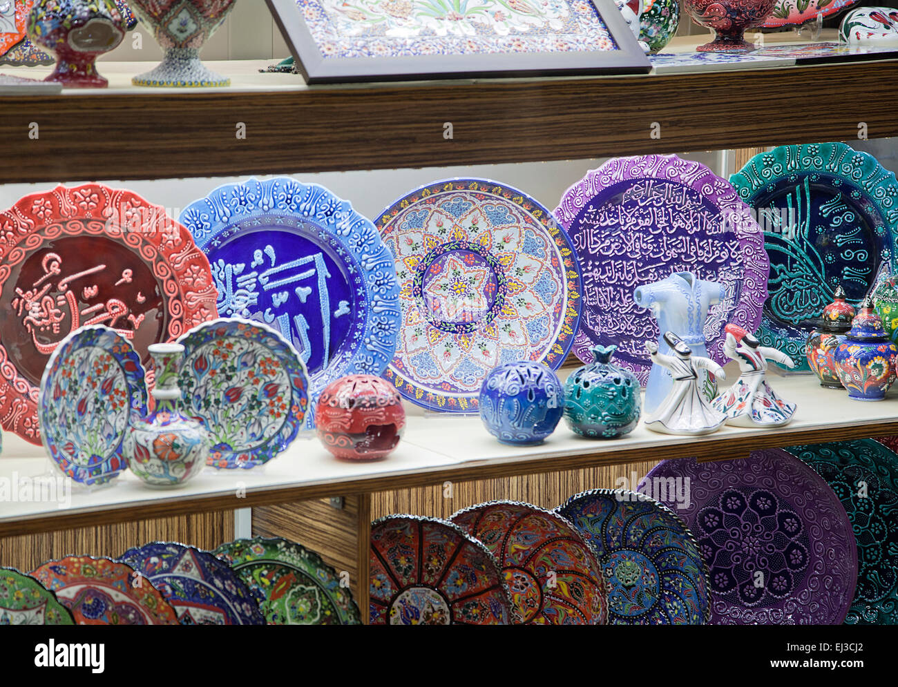 Traditional turkish souvenir plates on a shelf Stock Photo - Alamy