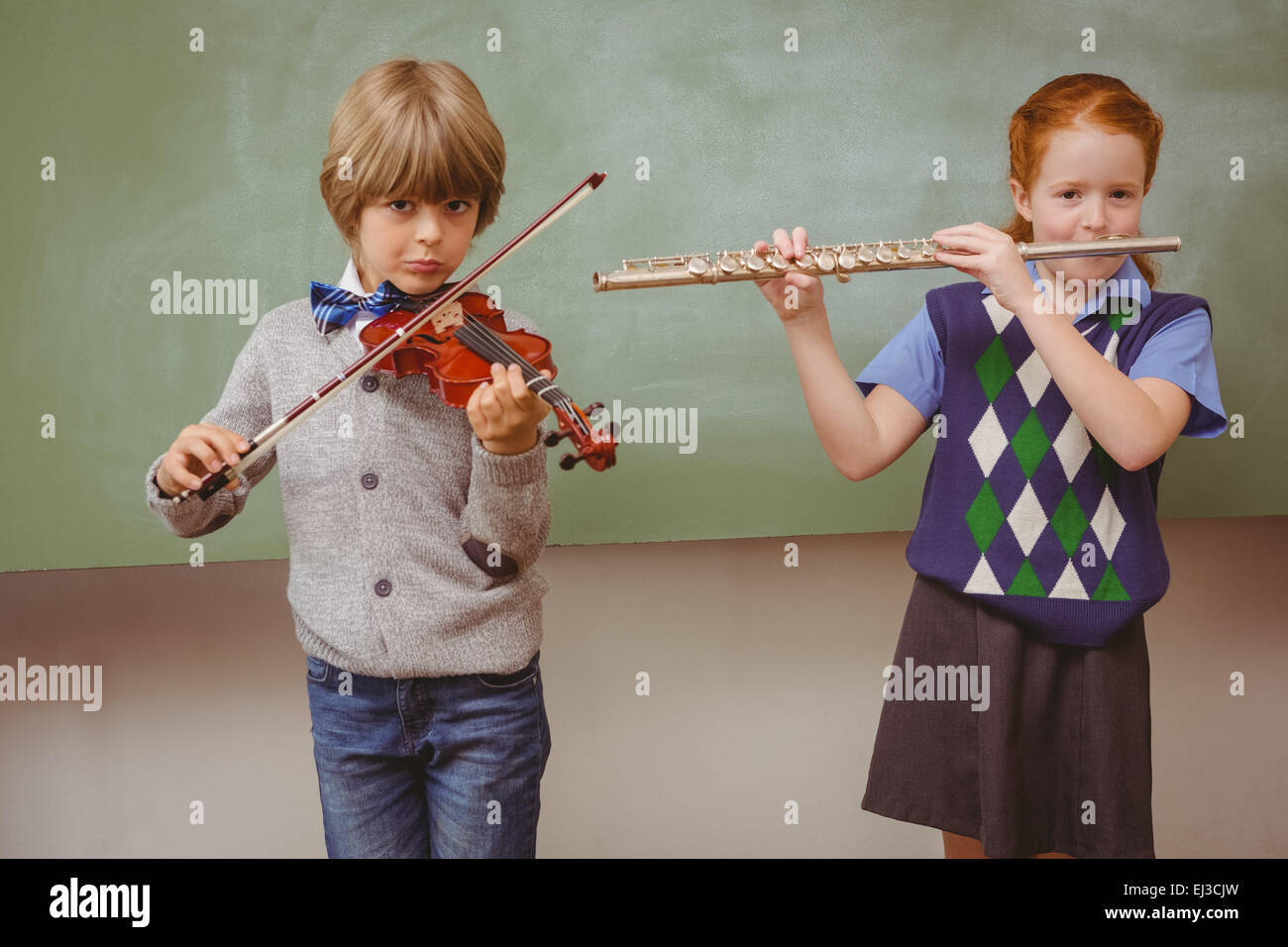 Violin students hi-res stock photography and images - Alamy