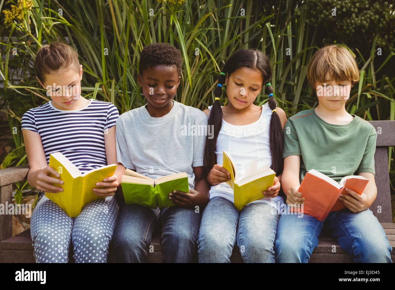 Children reading park bench hi-res stock photography and images - Alamy