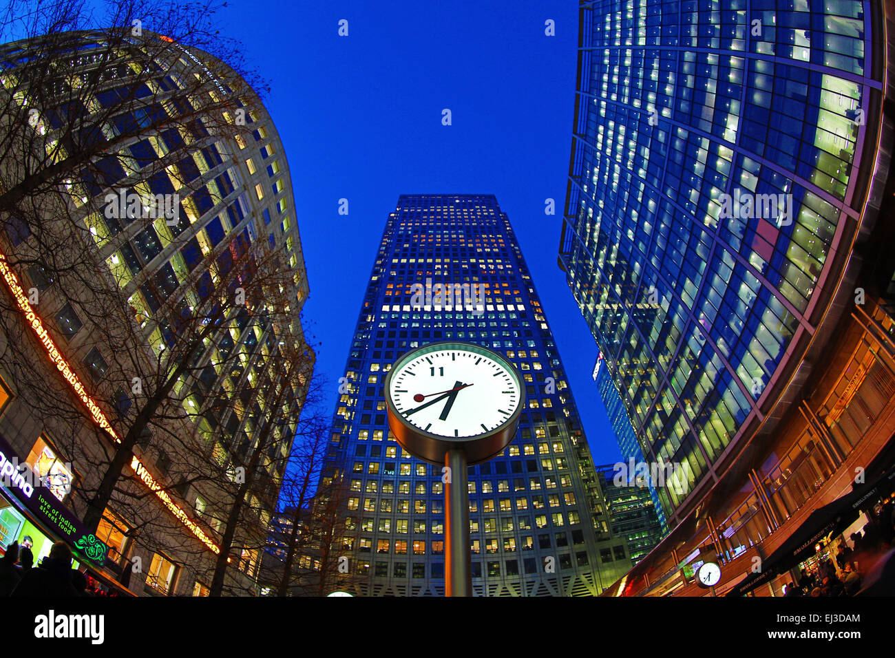 Office buildings and skyscrapers including One Canada Square around ...