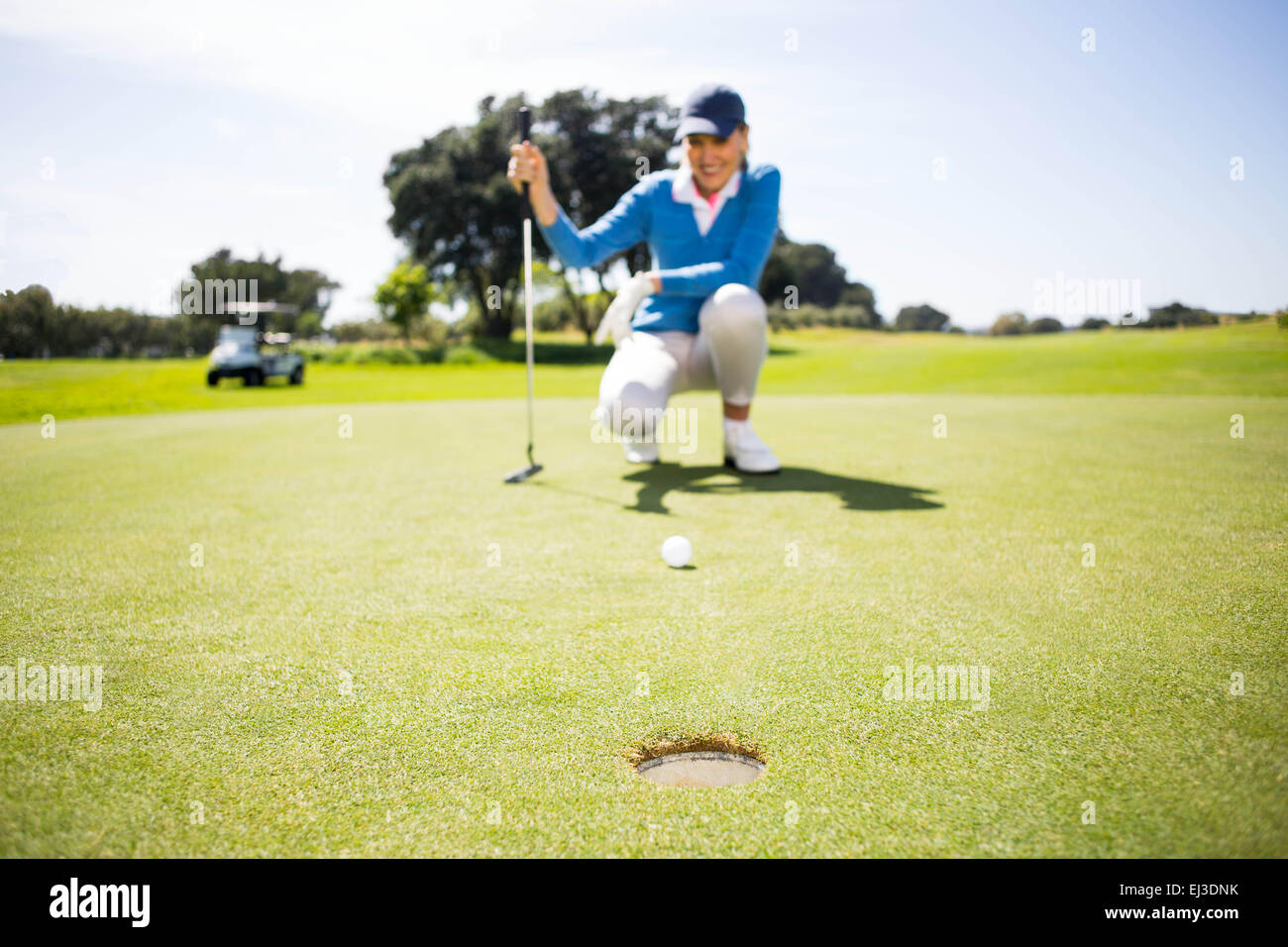 Female golfer putting hi-res stock photography and images - Alamy