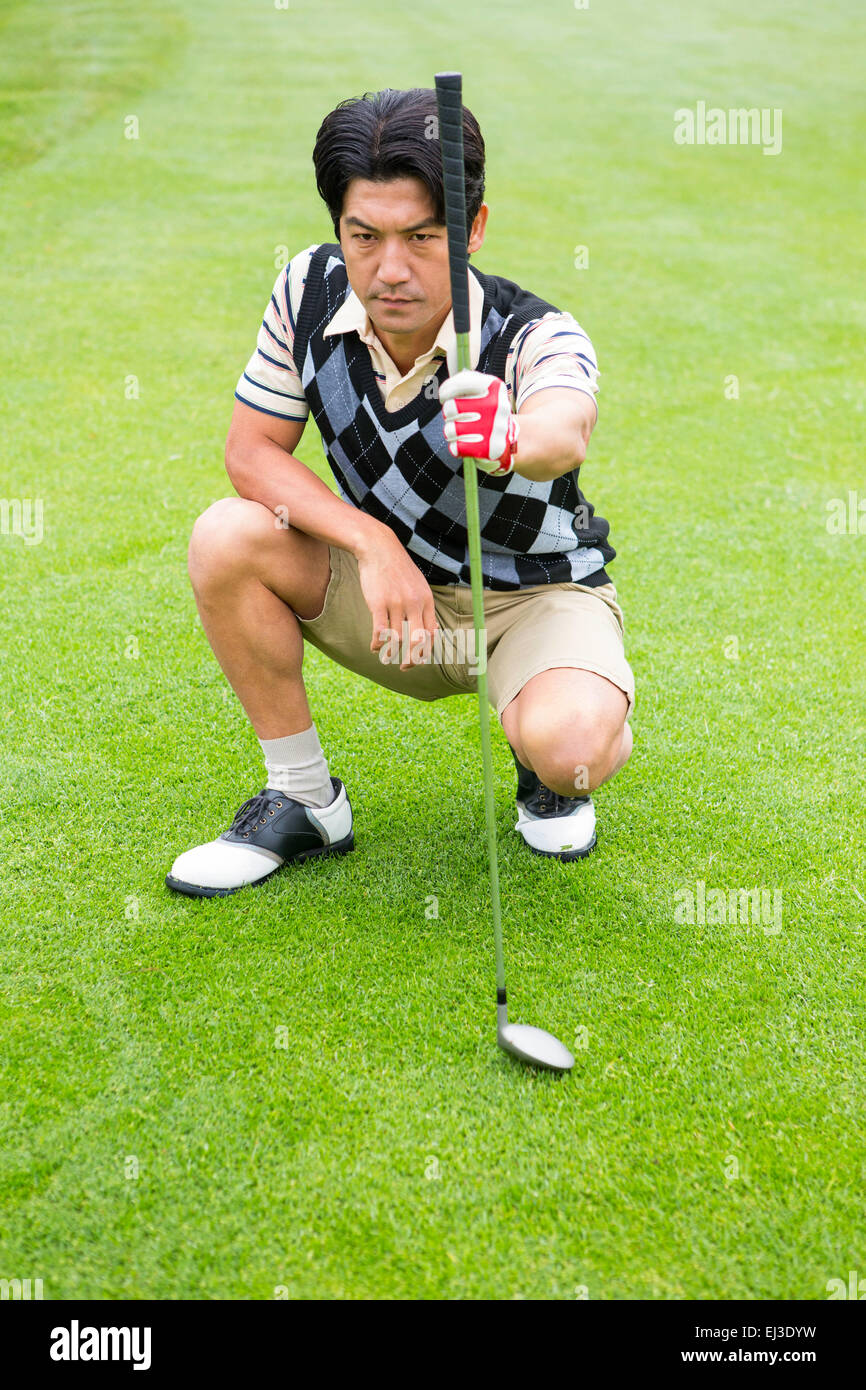 Sport golf concentrating crouching hi-res stock photography and images ...