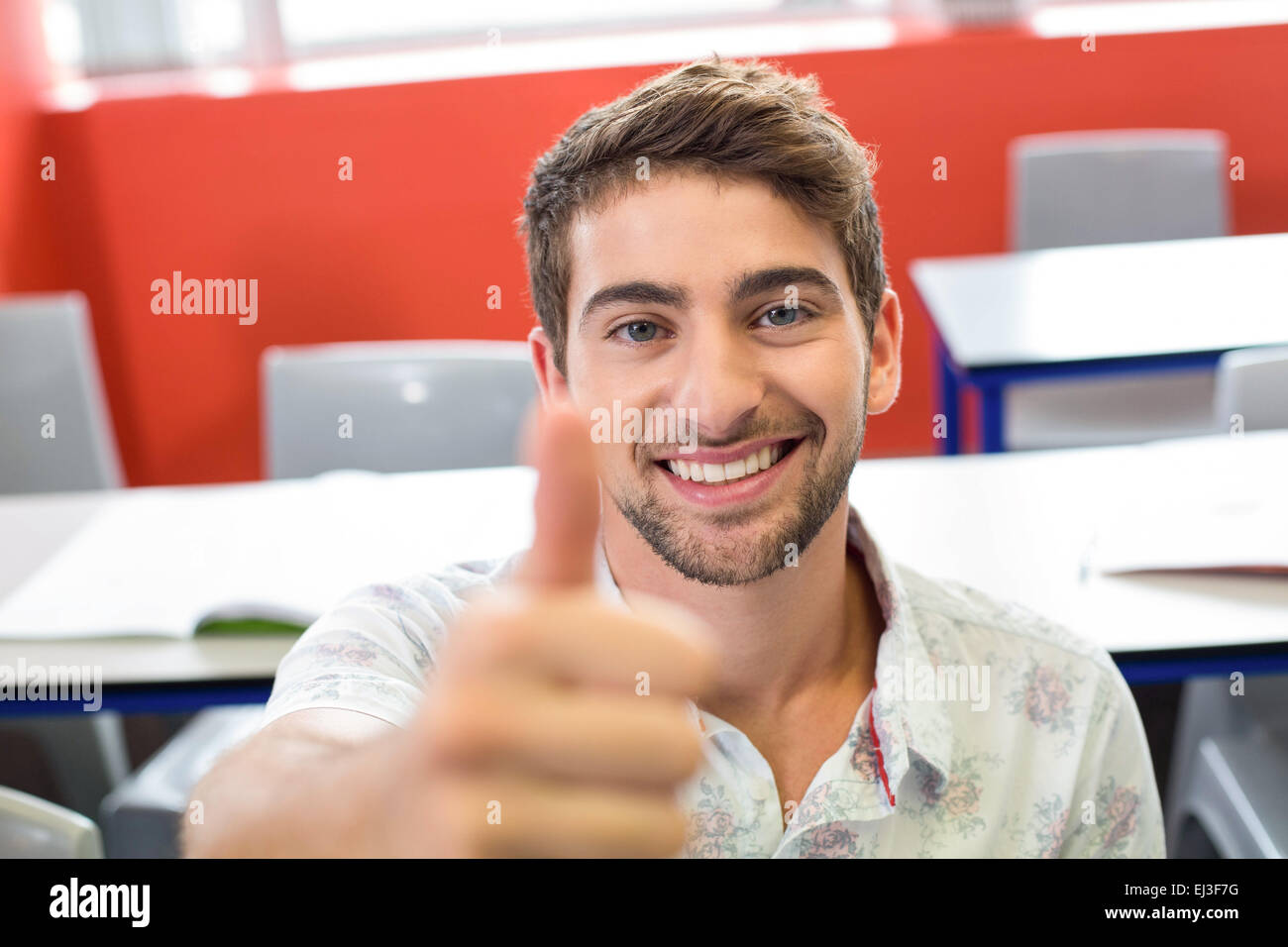 Student thumbs up classroom hi-res stock photography and images - Alamy