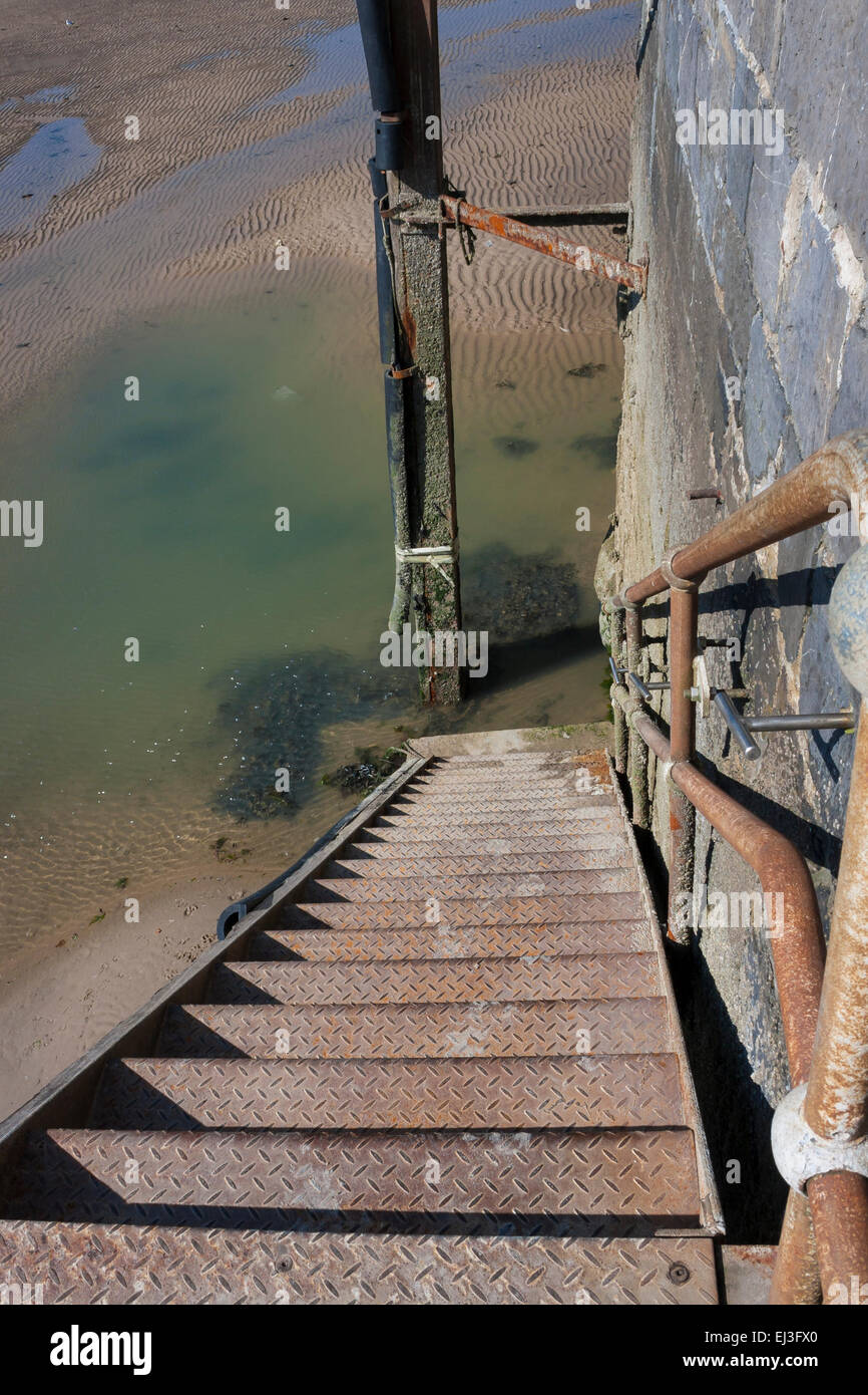 Corroded steel handrail hi-res stock photography and images - Alamy