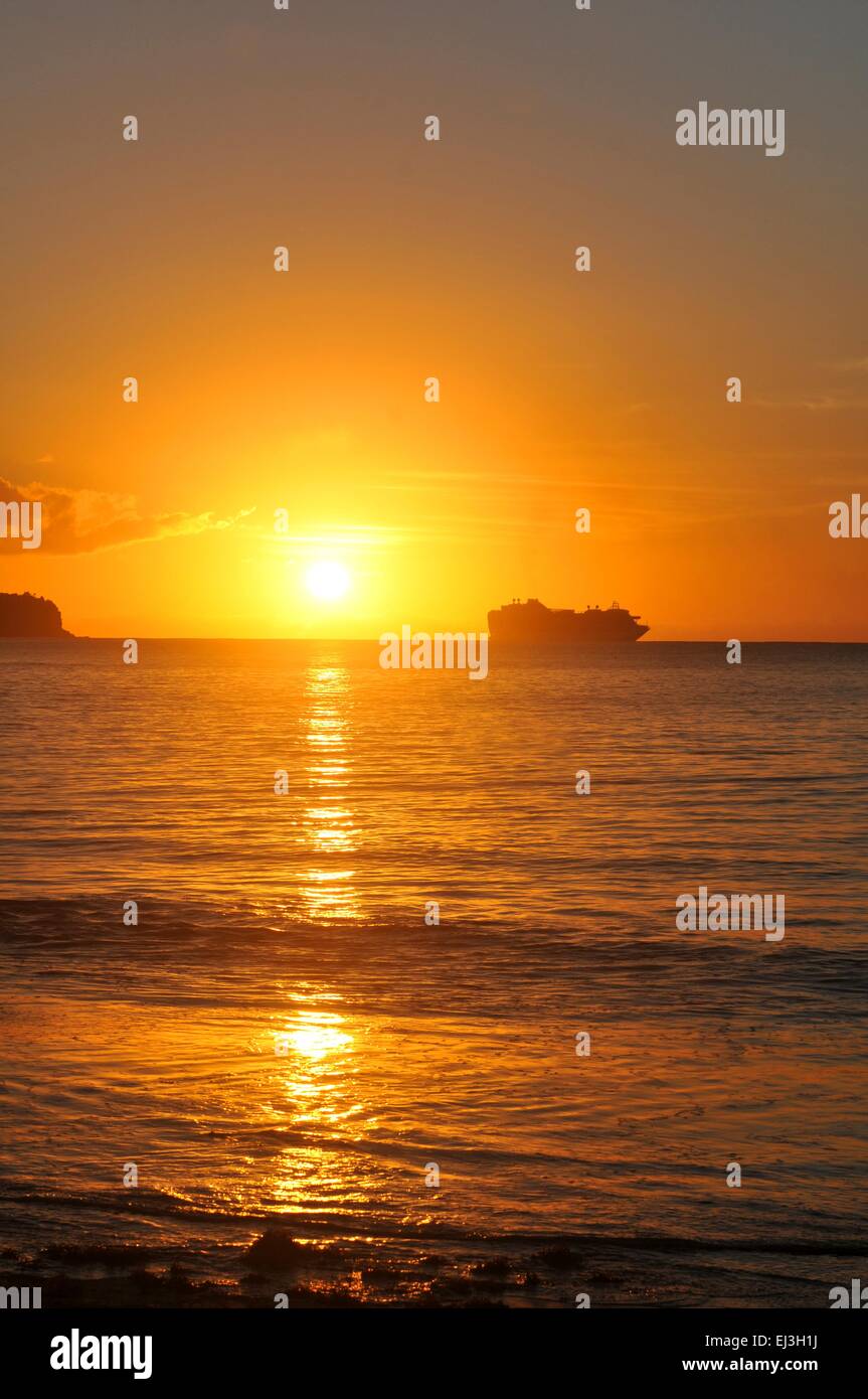 Aruba dramatic sunset hi-res stock photography and images - Alamy