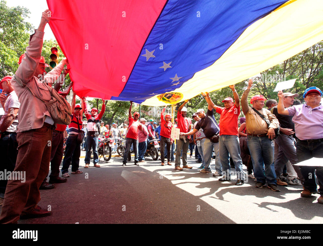 Caracas, Venezuela. 20th Mar, 2015. Workers of the construction ...