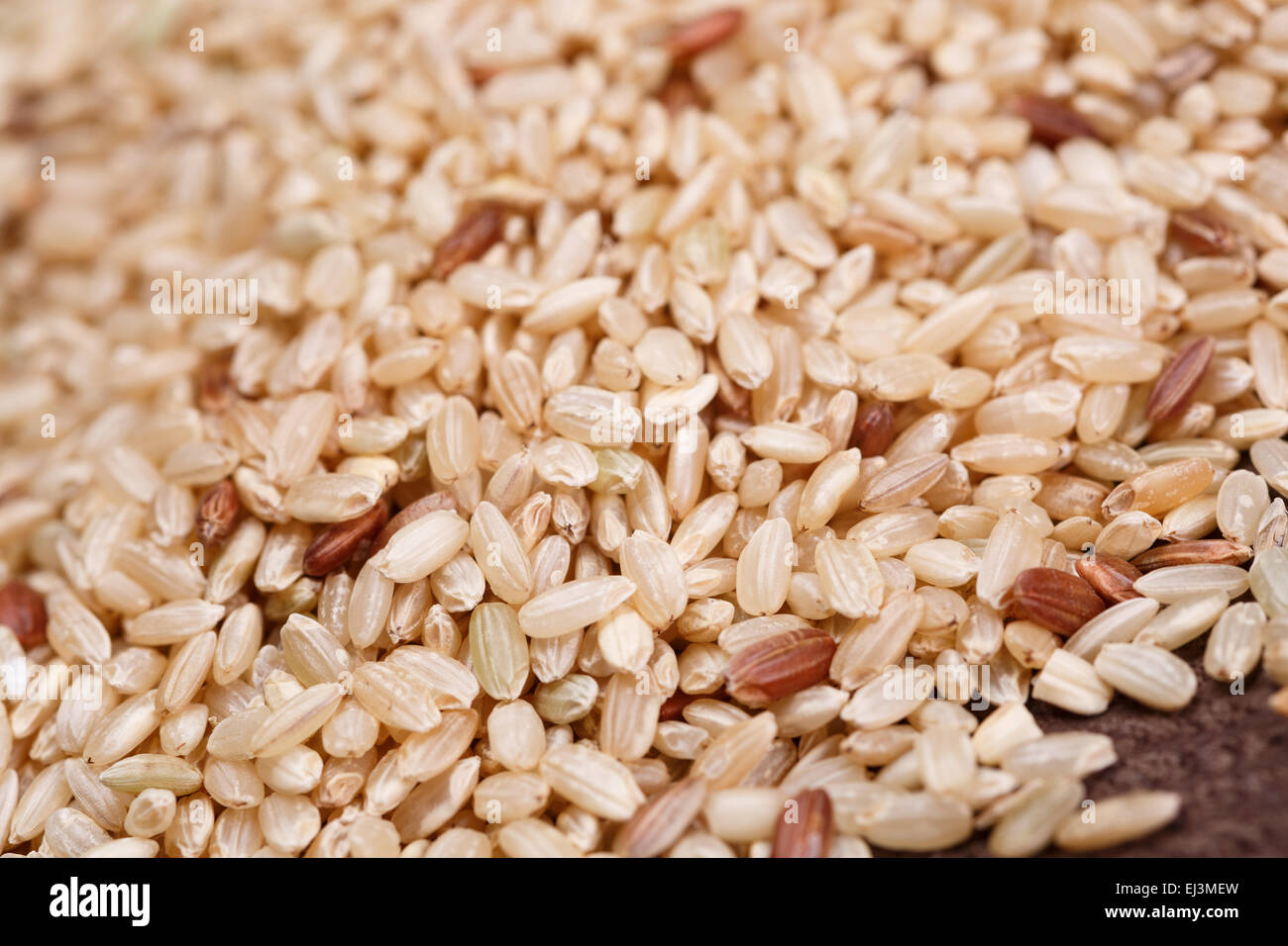 close-up brown rice grains background Stock Photo - Alamy