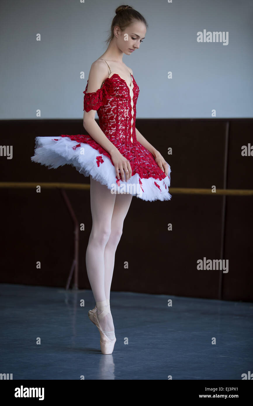 Young dancer posing ballroom dance hi-res stock photography and images ...
