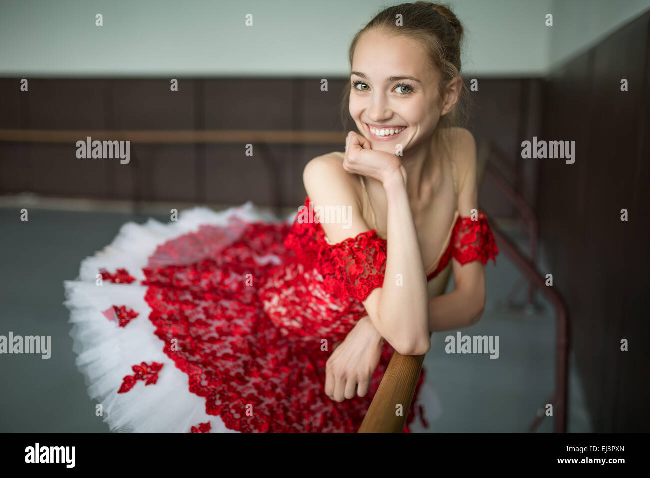 Portrait of a female ballet dancer hi-res stock photography and images ...