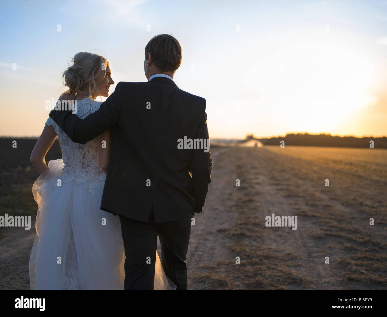 Outdoor wedding hi-res stock photography and images - Alamy