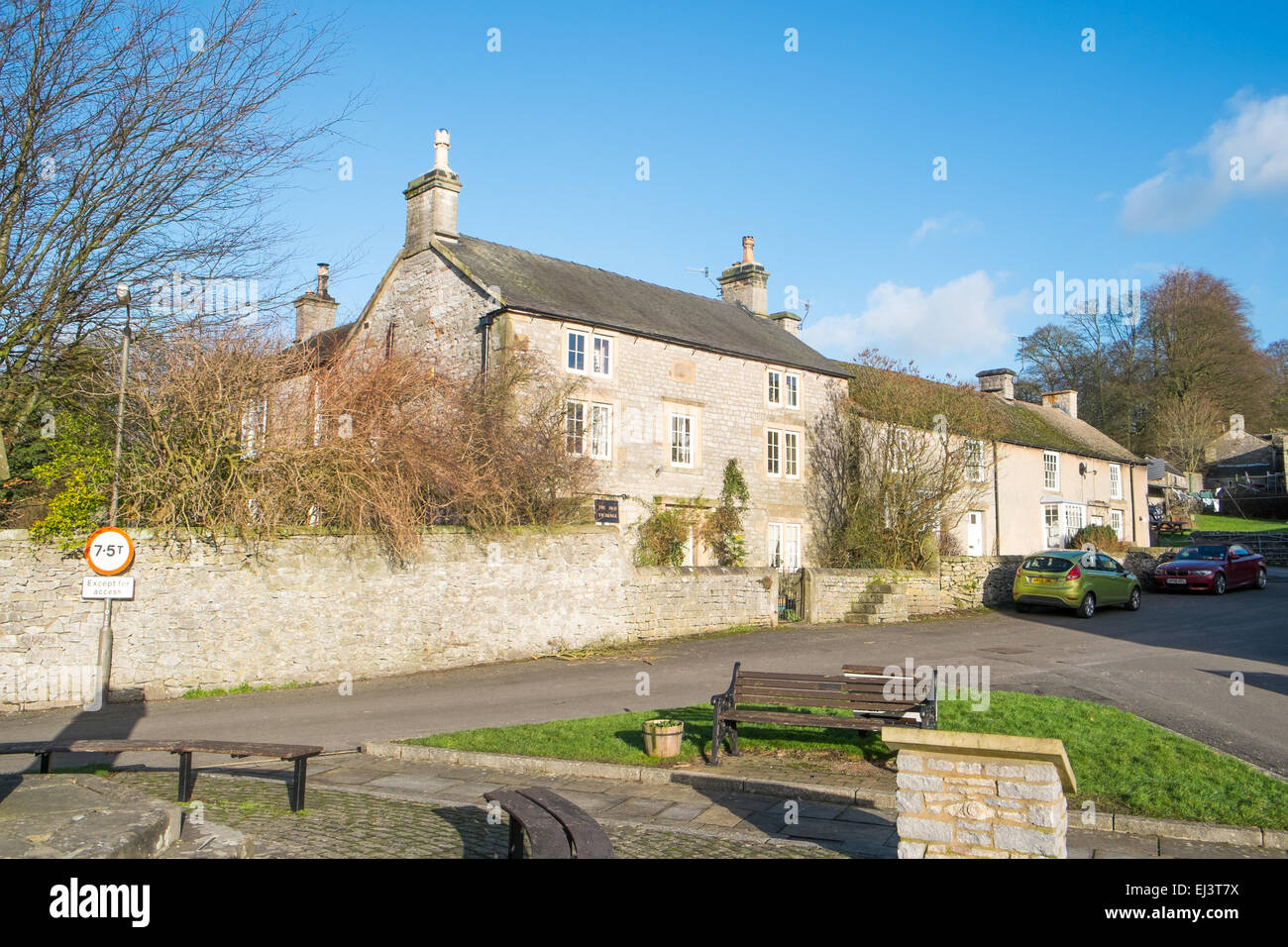 Hartington village in peak district hi-res stock photography and images ...
