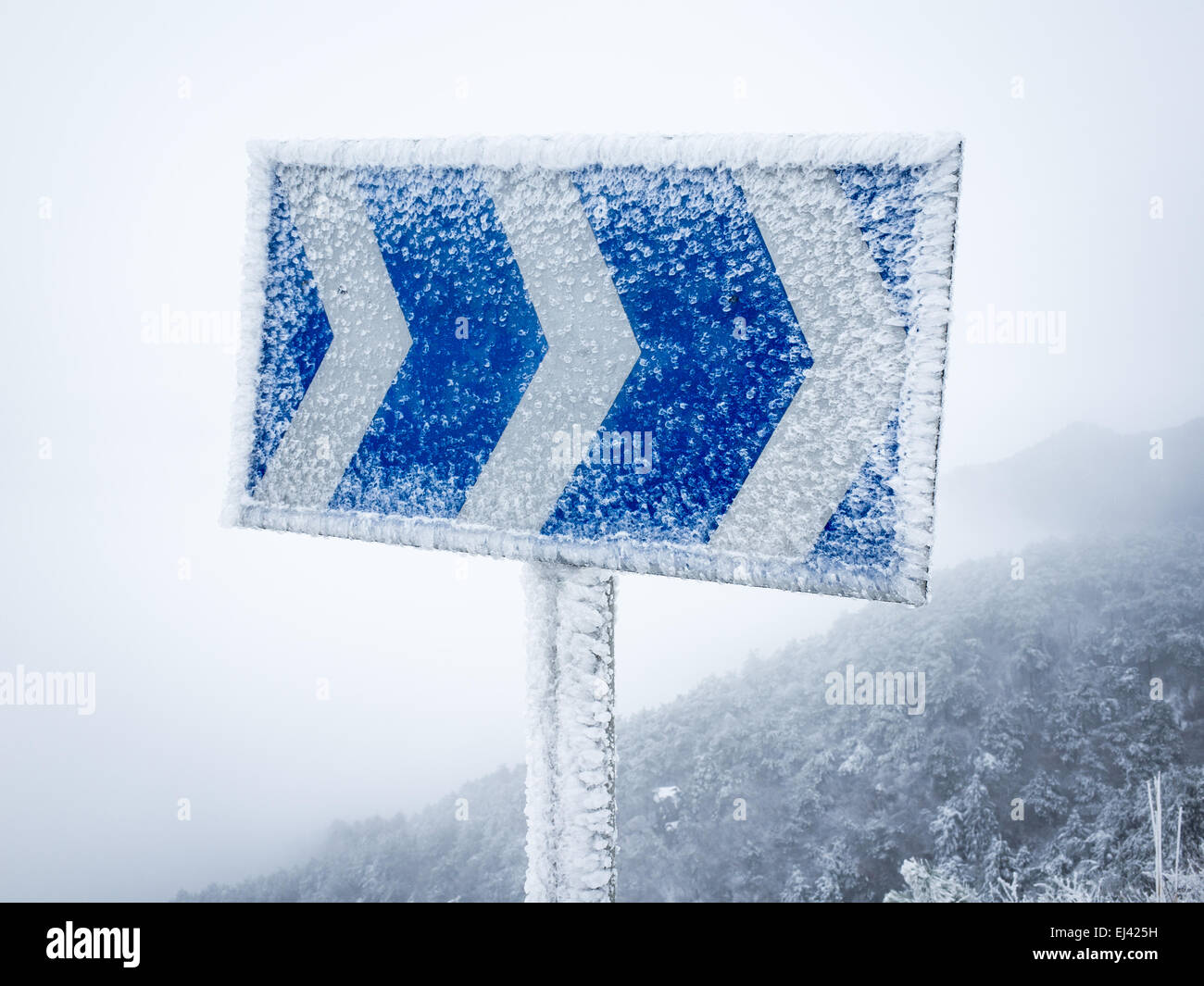 Traffic signs in snow hi-res stock photography and images - Alamy