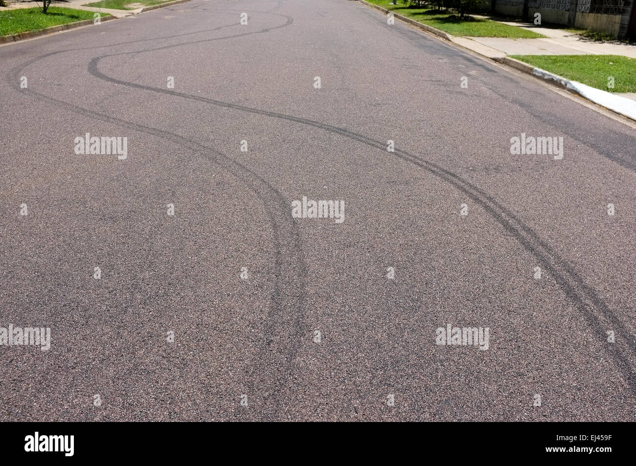 Skid marks hi-res stock photography and images - Alamy