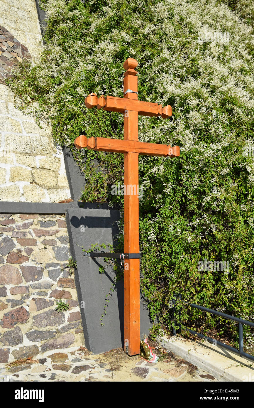 Wooden cross hill side hi-res stock photography and images - Alamy