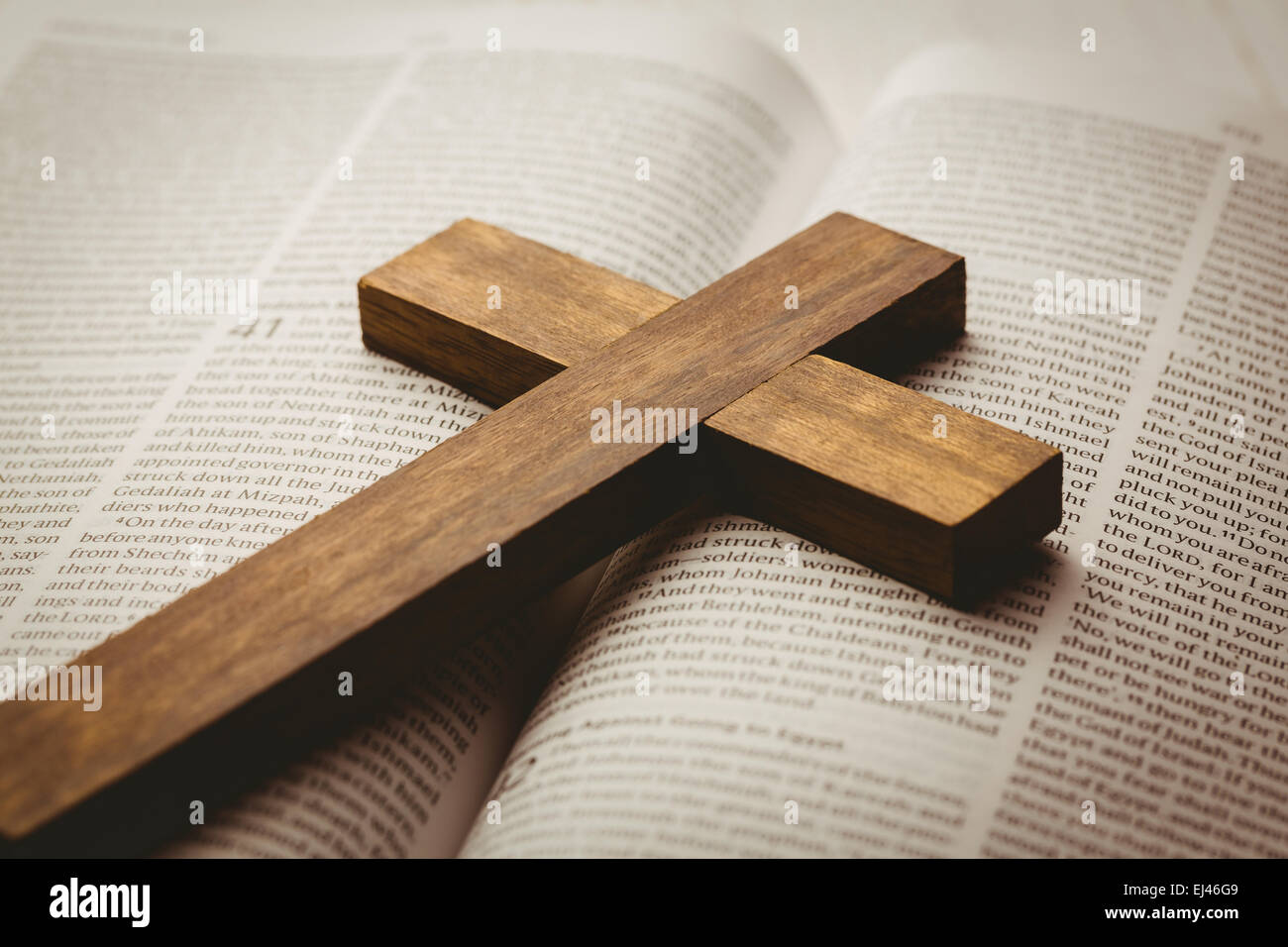 Open bible and cross hi-res stock photography and images - Alamy