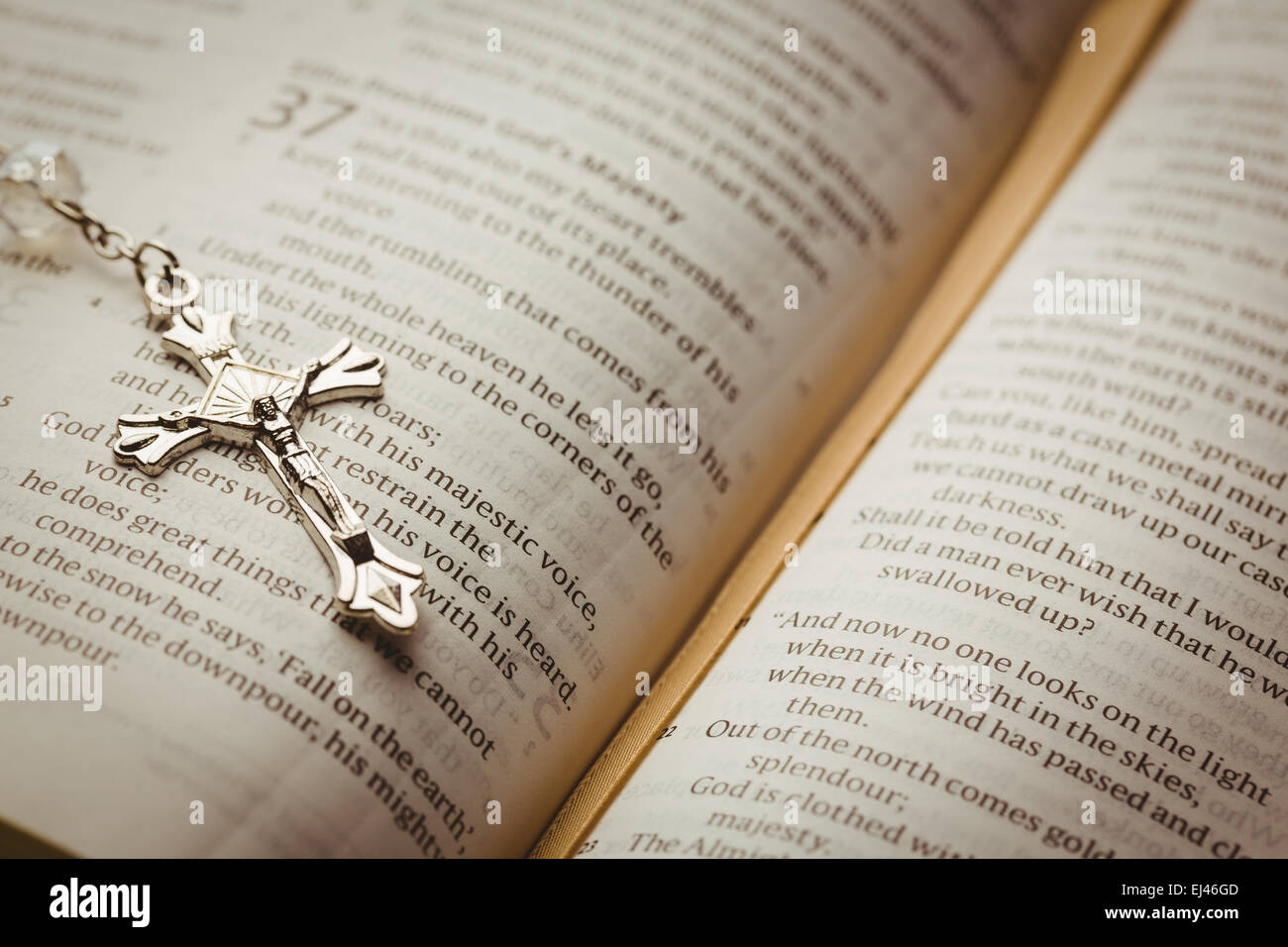 Crucifix Bible Stock Photos & Crucifix Bible Stock Images - Alamy