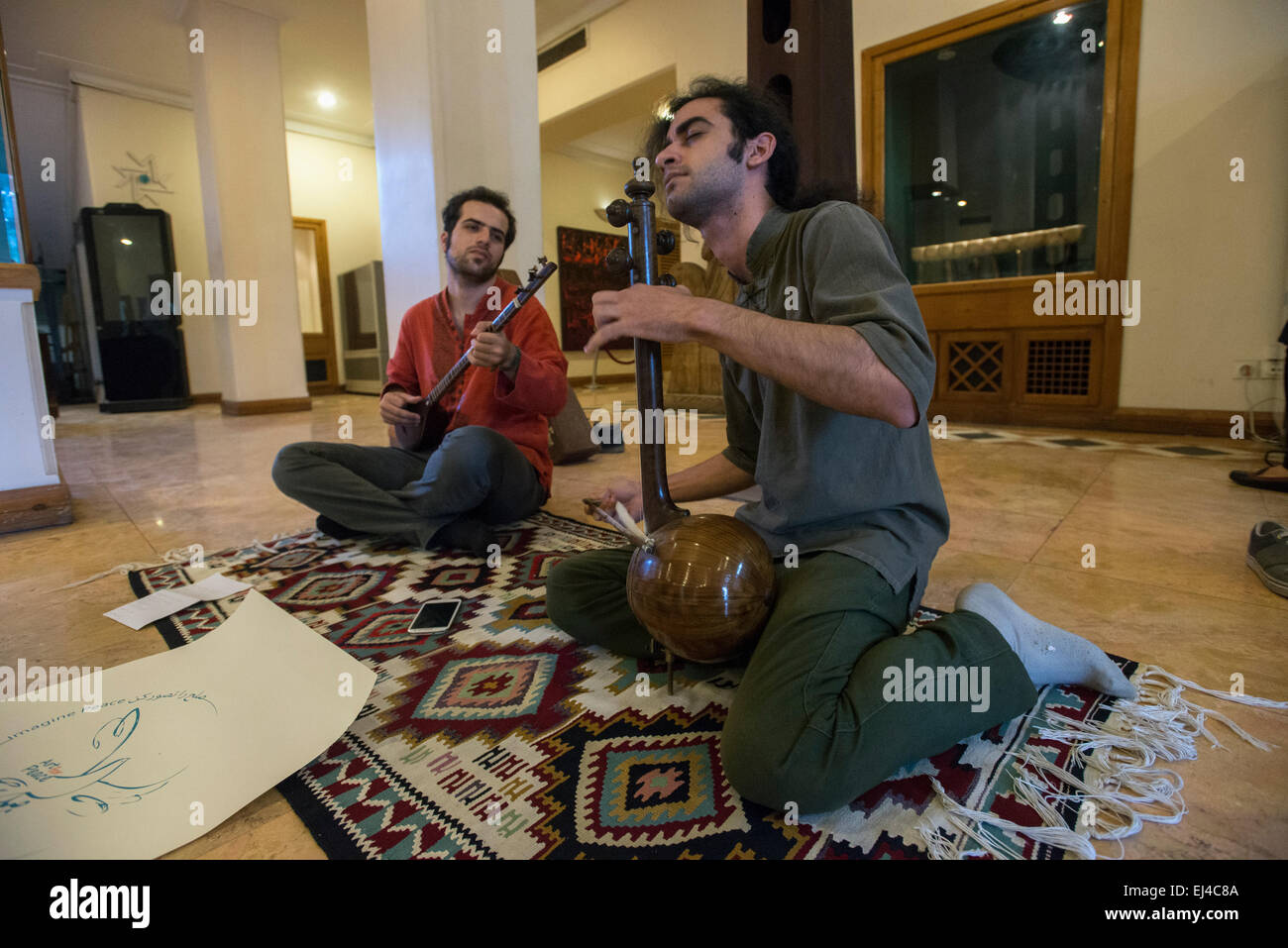 Musicians play traditional Iranian songs during 2nd Grand Festival of ...