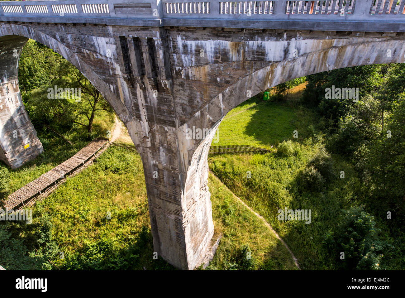 Concrete railway bridge hi-res stock photography and images - Alamy