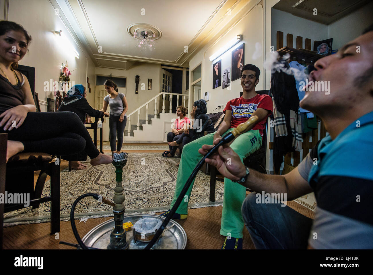 Smoking iranian iran hi-res stock photography and images - Alamy