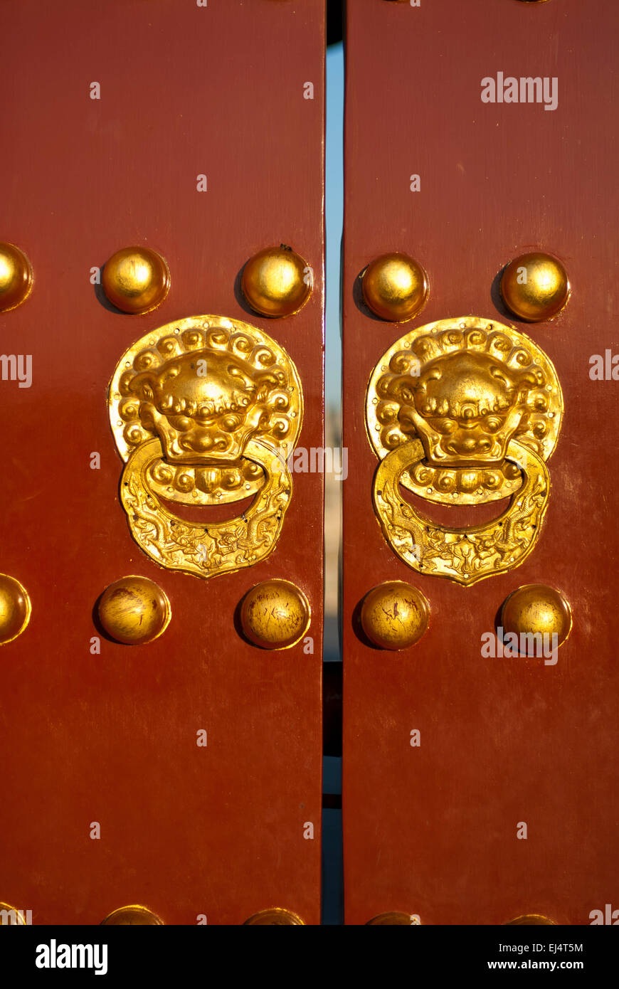 Ancient red door in Temple of Heaven beijing china Stock Photo - Alamy