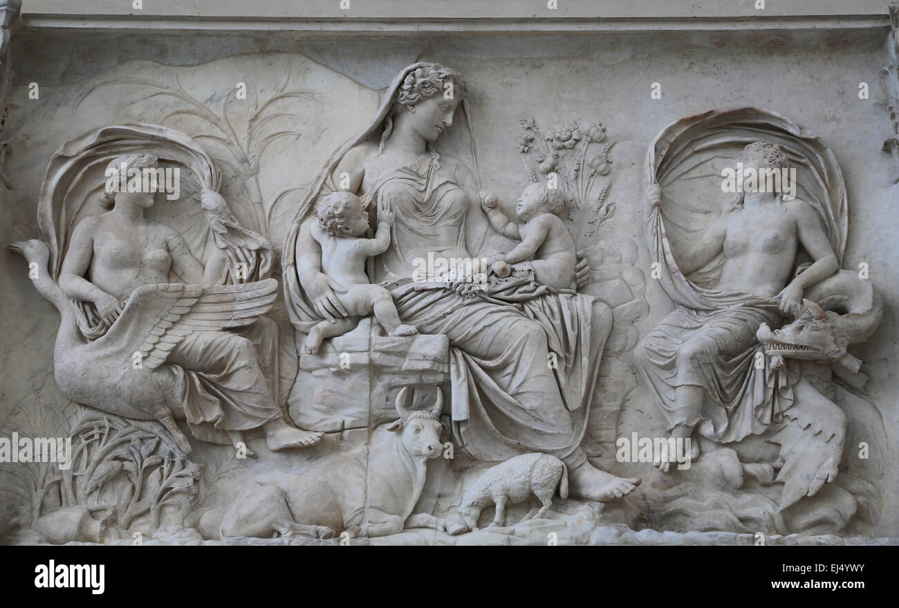 Mother goddess of the earth hi-res stock photography and images - Alamy