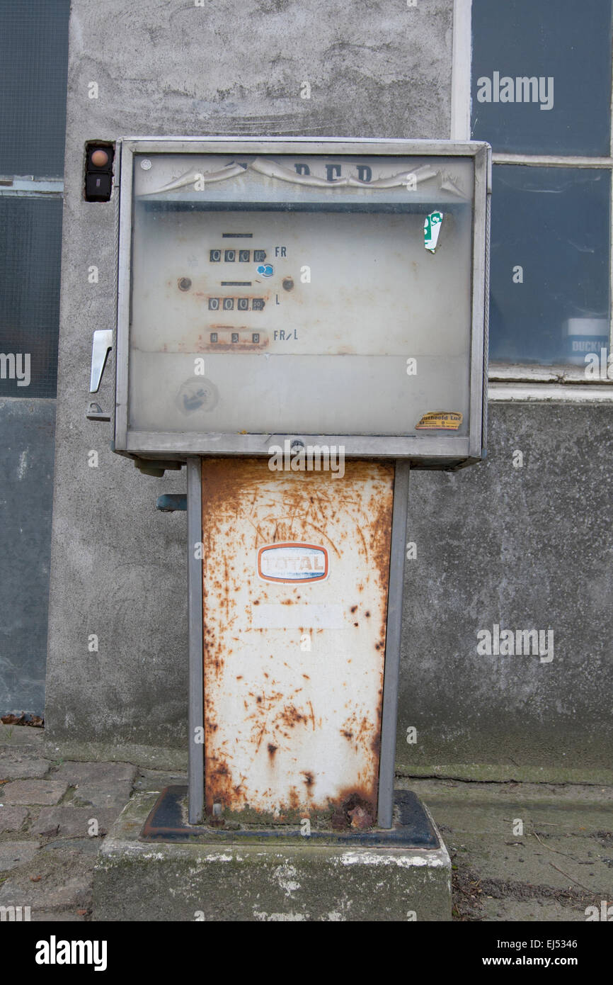 Old filling station Stock Photo - Alamy