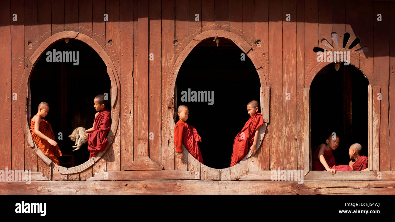 Buddhist monks monastery hi-res stock photography and images - Alamy