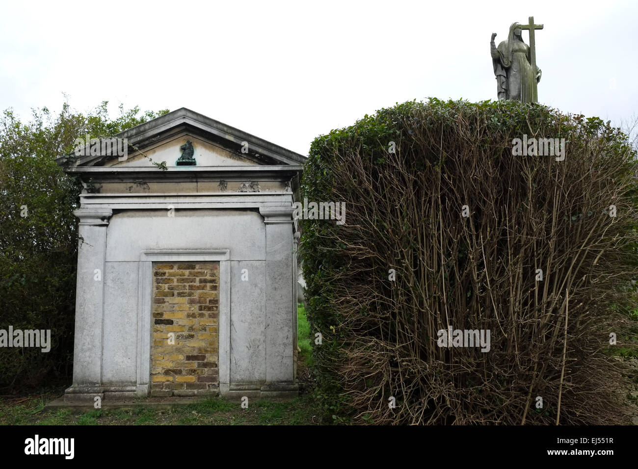Kensal Green Cemetery Stock Photo - Alamy