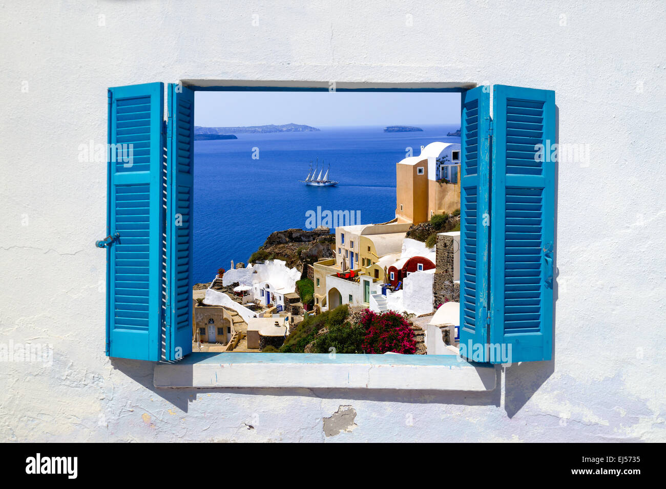 Traditional architecture of Oia village on Santorini island, Greece ...