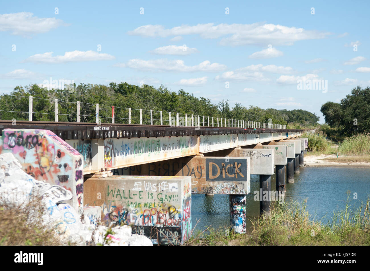 Concrete railway bridge hi-res stock photography and images - Alamy
