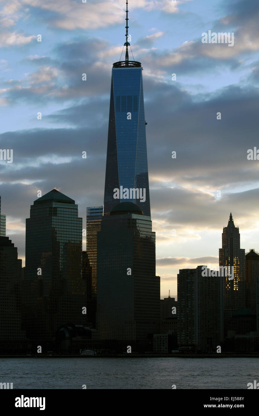 Sunrise on One World Trade Center (1WTC), Freedom Tower, New York City ...