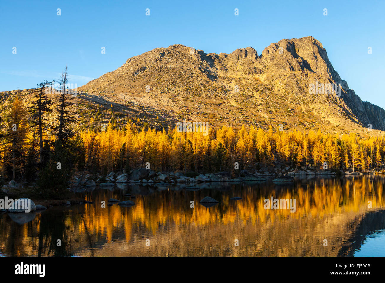 Cathedral Peak and fall larches above Cathedral Lake in the Pasayten ...